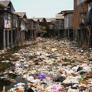 Trashed - film 2012 - AlloCiné