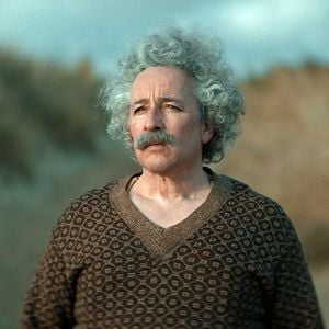 Einstein et la bombe - Film documentaire 2024 - AlloCiné