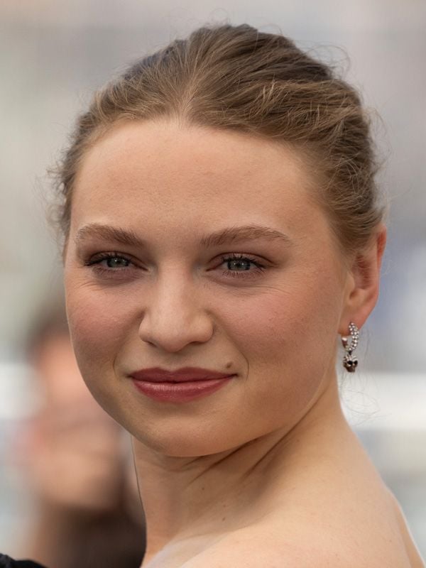 Mia Threapleton : Sa biographie - AlloCiné