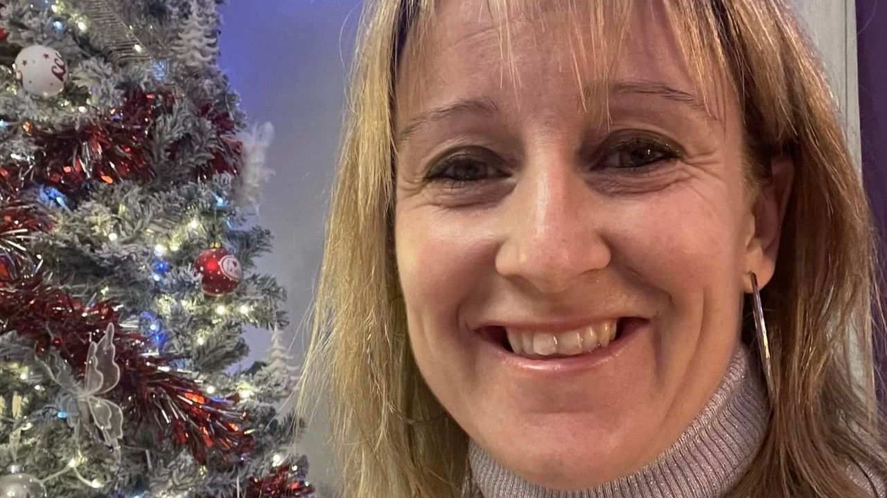 Julie (L’amour est dans le pré) en couple, elle dévoile le visage de son compagnon - TV ACTU by ...