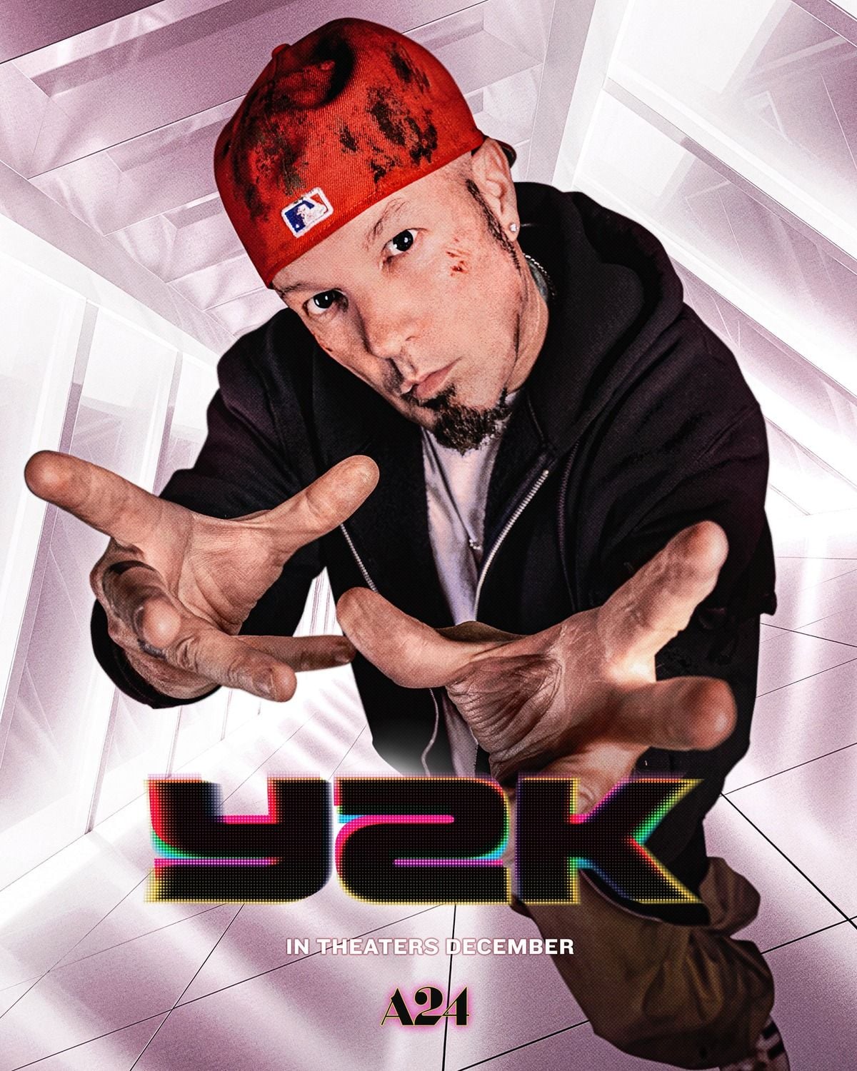 Affiche du film Y2K - Photo 6 sur 7 - AlloCiné