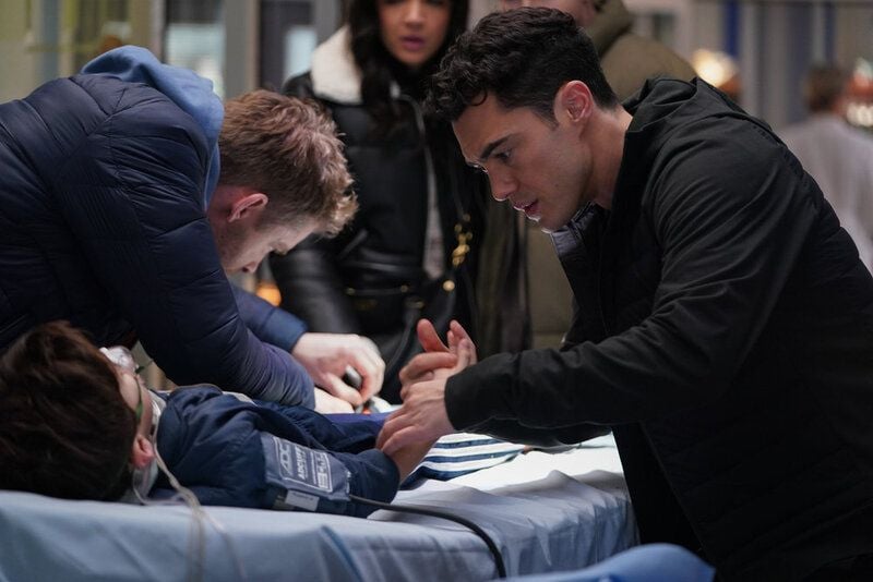 Photo de Luke Mitchell - Chicago Med : Photo Darren Barnet, Luke ...