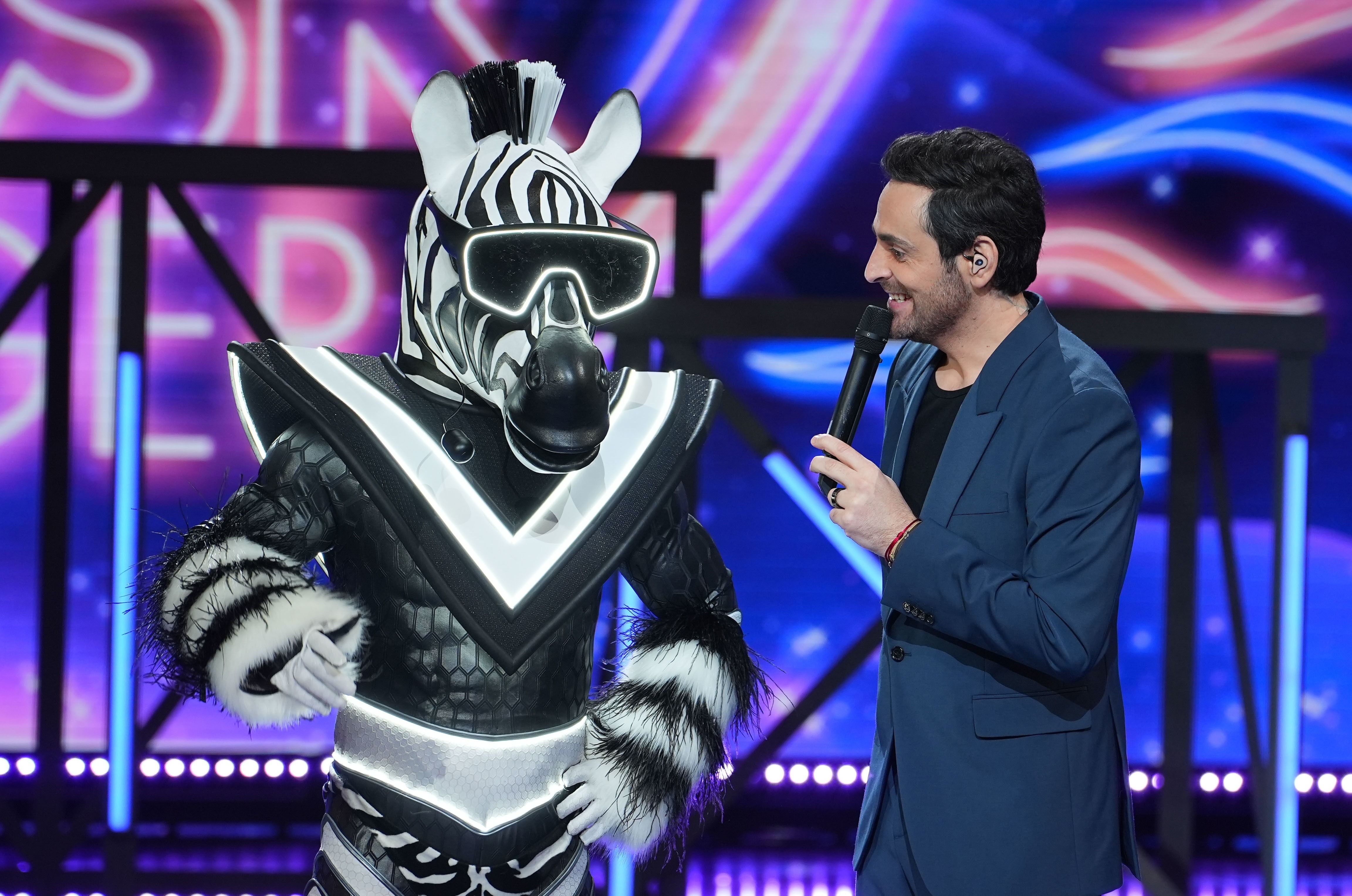 Un célèbre animateur bientôt dans le jury de Mask Singer ? Des ...