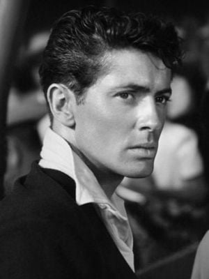 Farley Granger - AlloCiné
