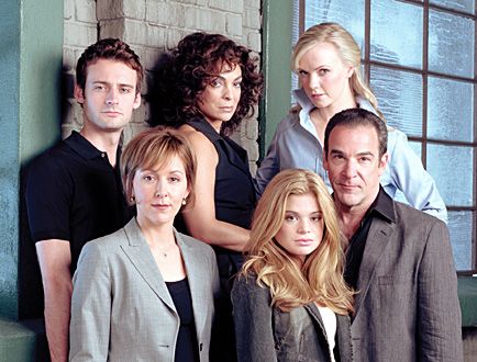Dead Like Me : Photo Laura Harris, Mandy Patinkin, Cynthia Stevenson ...