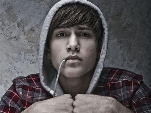 Skins : Photo Luke Pasqualino - 220 sur 227 - AlloCiné
