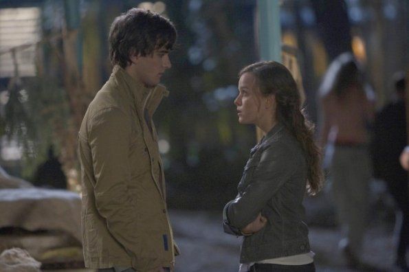 Photo de Landon Liboiron - Terra Nova : Photo Landon Liboiron, Allison ...