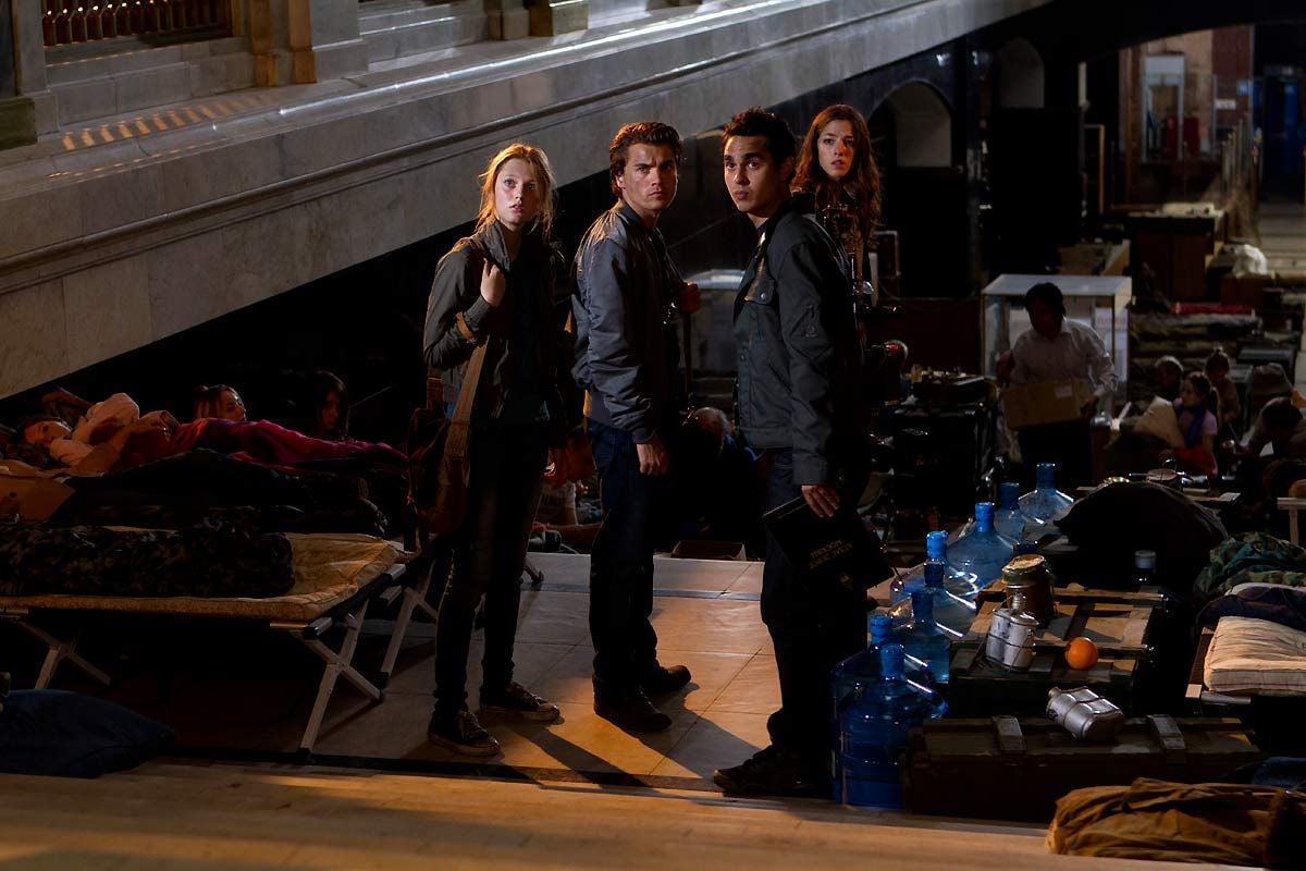 Photo de Emile Hirsch - The Darkest Hour : Photo Olivia Thirlby, Emile ...