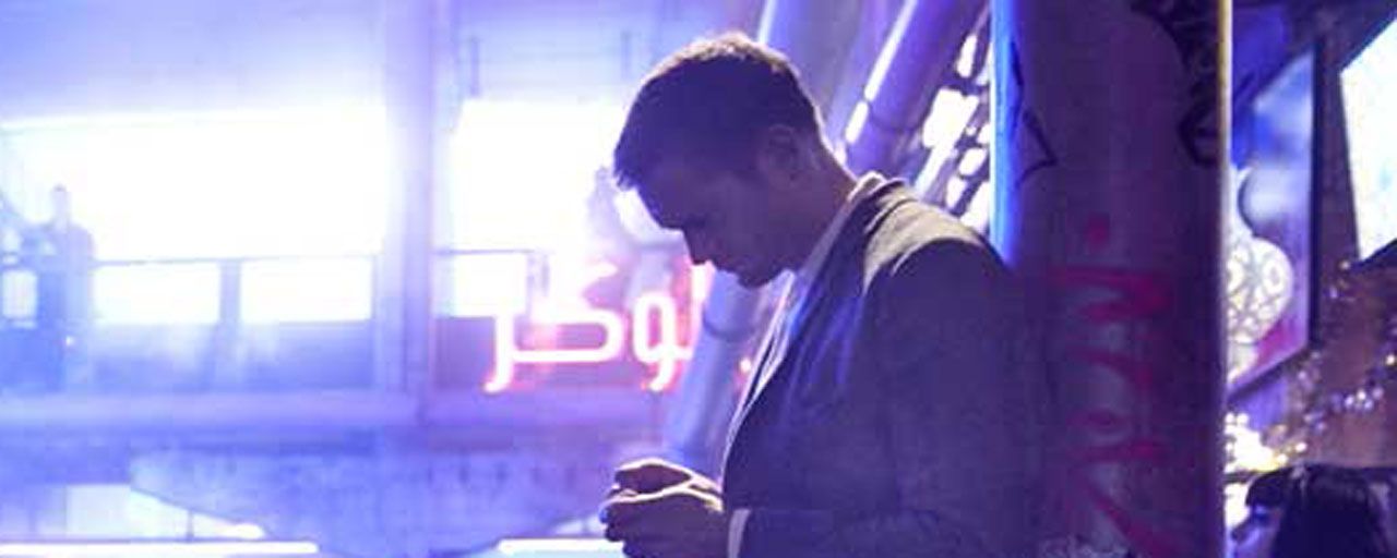 Mute : Alexander Skarsgård ne parle pas mais frappe fort dans la bande ...