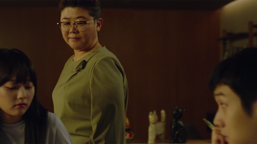 Parasite : 6 détails cachés dans le film de Bong Joon-ho - AlloCiné