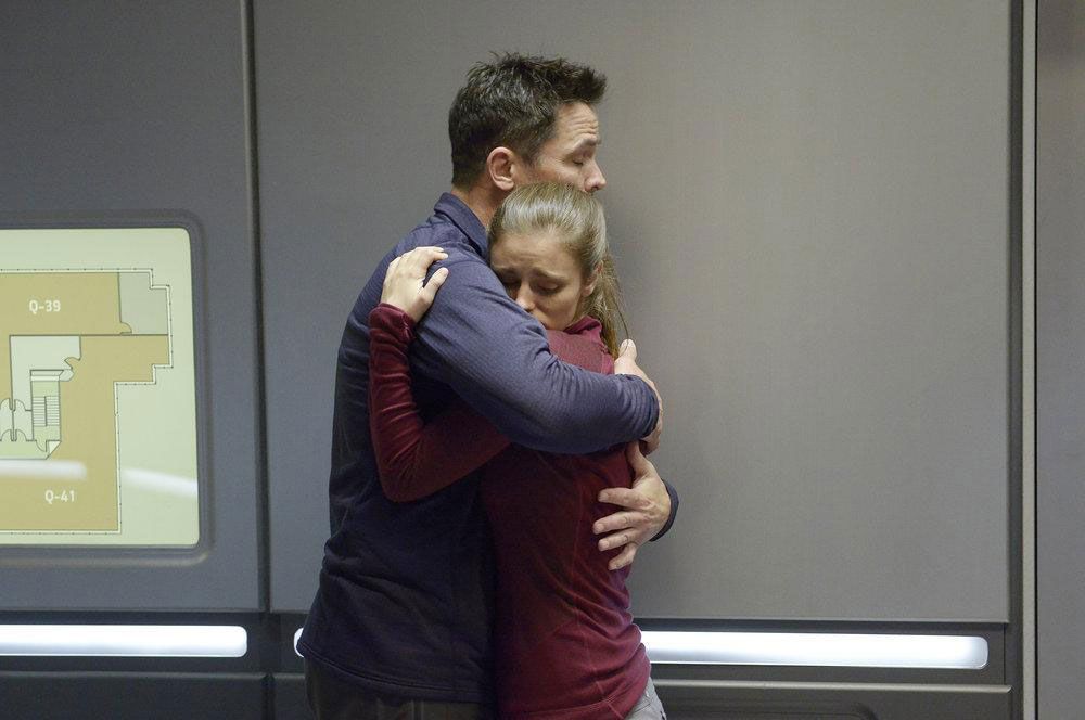 Helix : Helix : Photo Billy Campbell, Jordan Hayes - 98 sur 151 - AlloCiné