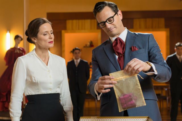 Velvet : Photo Aitana Sánchez-Gijón, Asier Etxeandia - 51 sur 70 - AlloCiné