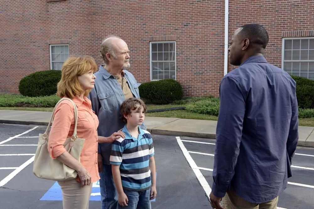 Photo de Omar Epps - Resurrection : Photo Frances Fisher, Omar Epps, Landon Gimenez, Kurtwood ...