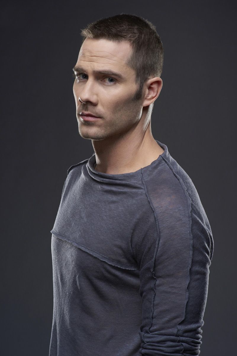 Photo de Luke MacFarlane - Photo Luke MacFarlane - Photo 106 sur 134 ...