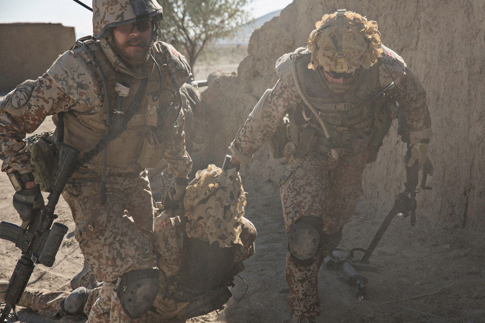 Photo de Pilou Asbæk - A War : Photo Pilou Asbæk, Dulfi Al-Jabouri ...