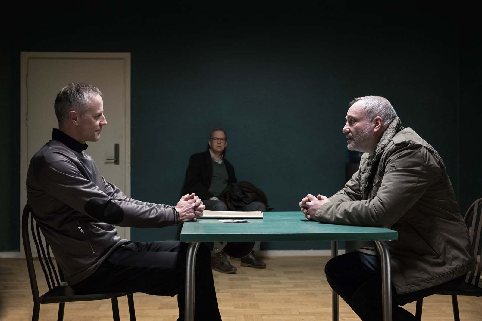 Bron / Broen / The Bridge (2011) : Photo Lars Simonsen, Kim Bodnia - 44 sur 79 - AlloCiné