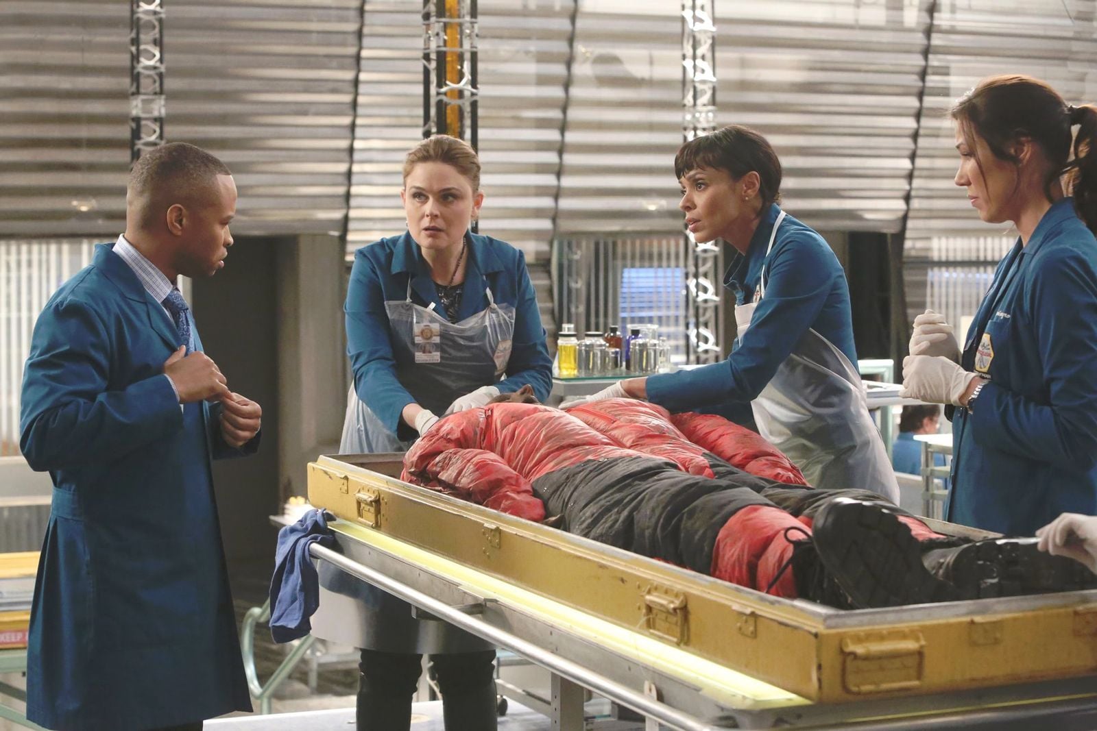 Photo de Eugene Byrd - Bones : Photo Eugene Byrd, Michaela Conlin ...