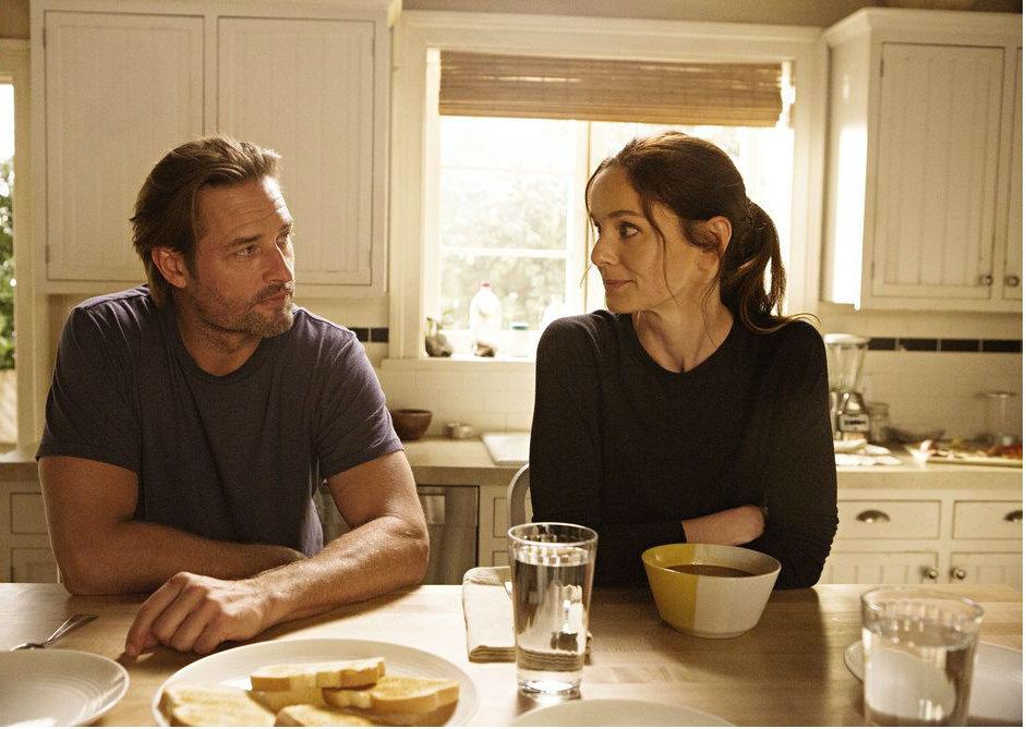 Colony : Colony : Photo Josh Holloway, Sarah Wayne Callies - 123 sur ...