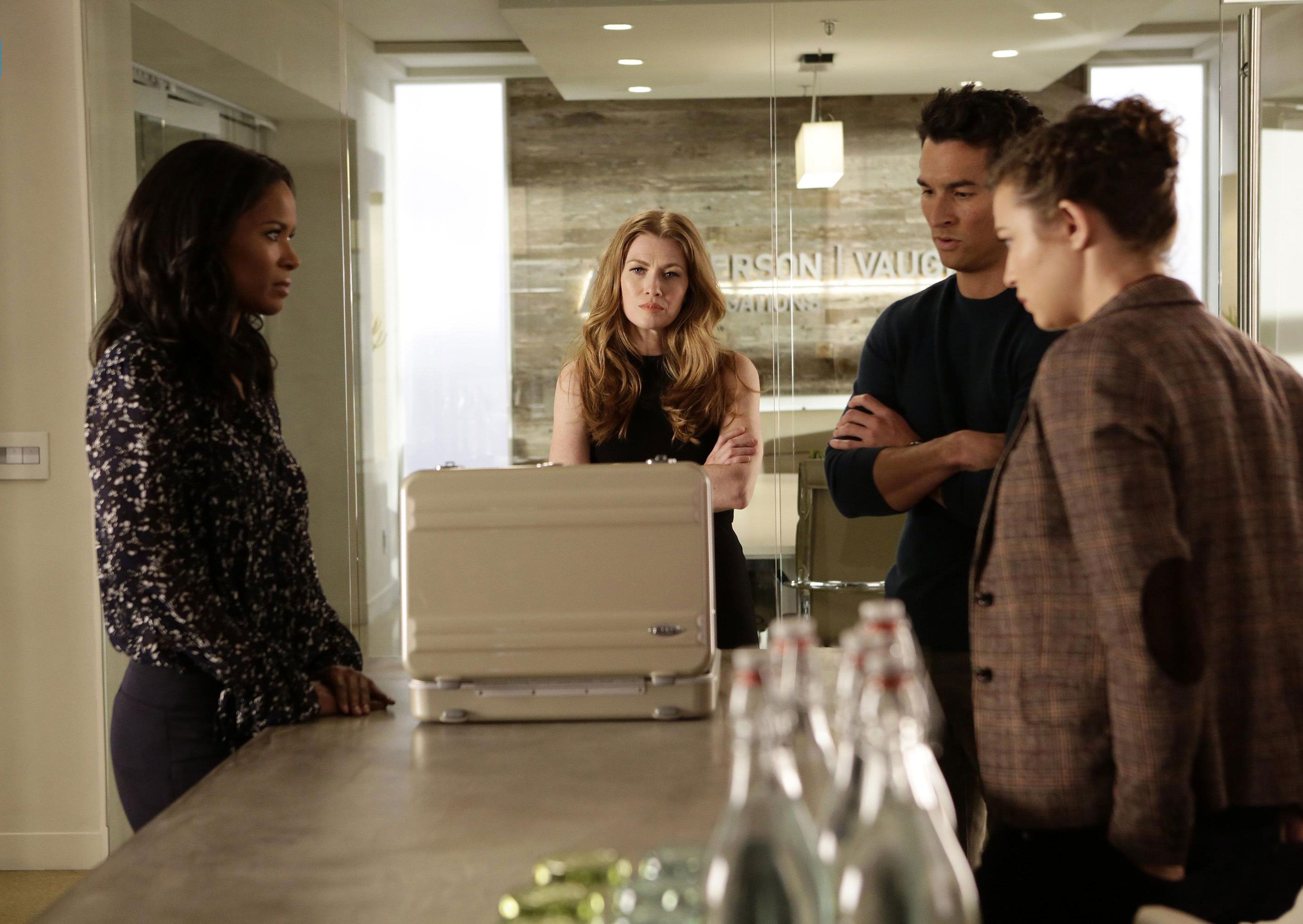 The Catch (2016) : The Catch (2016) : Photo Rose Rollins, Mireille Enos - 41 sur 134 - AlloCiné