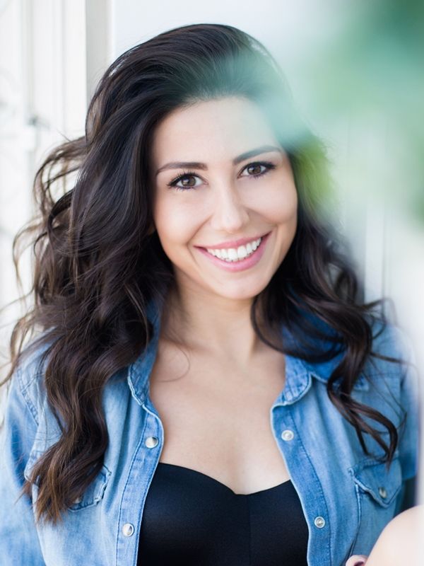 Esin Varan - AlloCiné