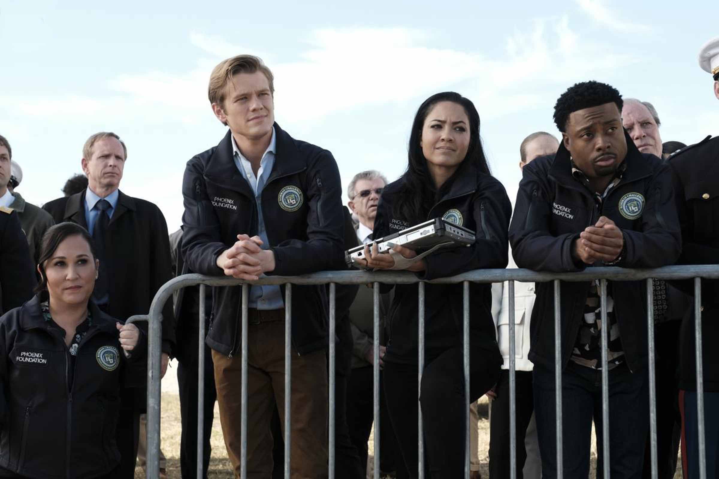MacGyver (2016) : MacGyver (2016) : Photo Justin Hires, Lucas Till ...