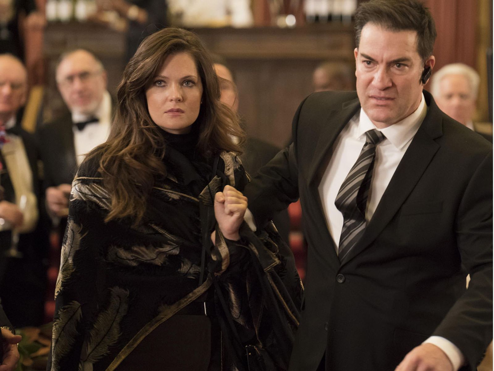 Photo de Jeremy Holm - Deception : Photo Meghann Fahy, Jeremy Holm ...