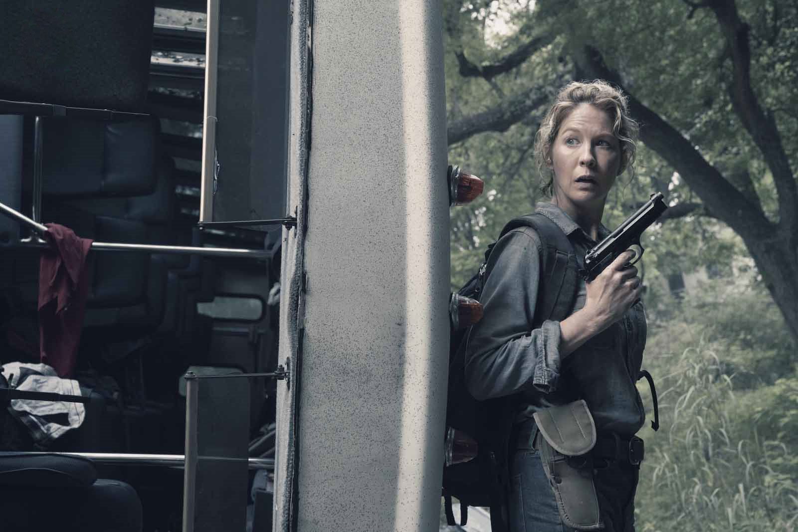 Fear The Walking Dead : Fear The Walking Dead : Photo Jenna Elfman ...