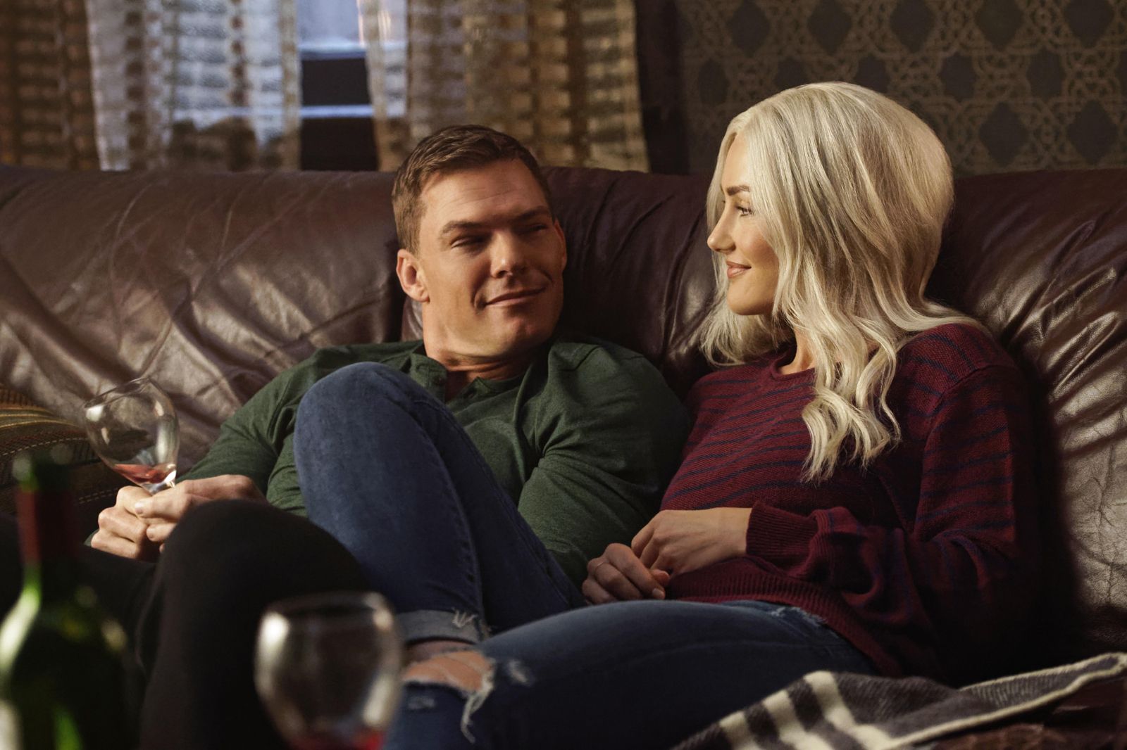 Photo de Alan Ritchson - Titans : Photo Minka Kelly, Alan Ritchson ...