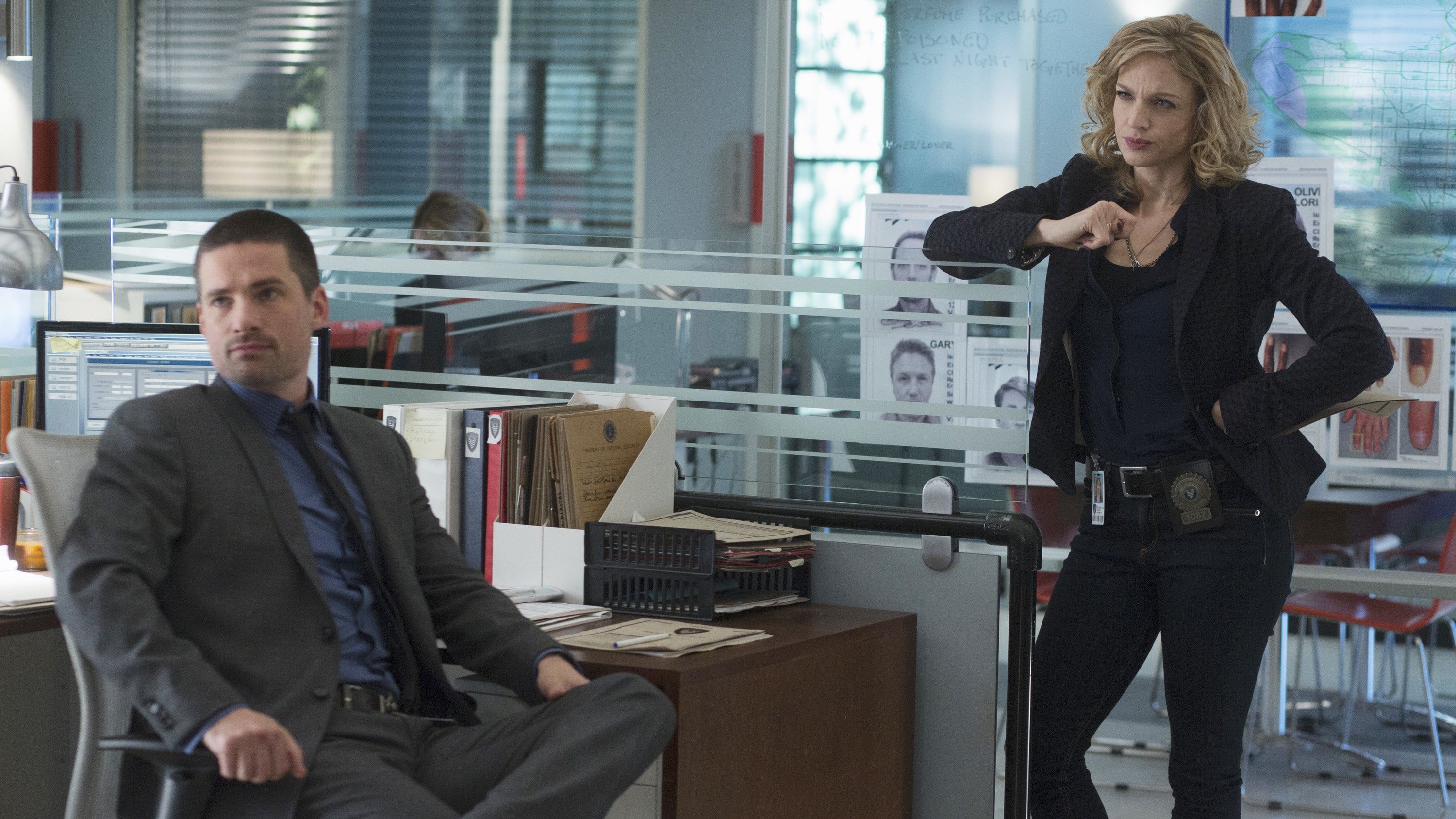 Poster saison 2 - Affiche 31 sur 95 - AlloCiné