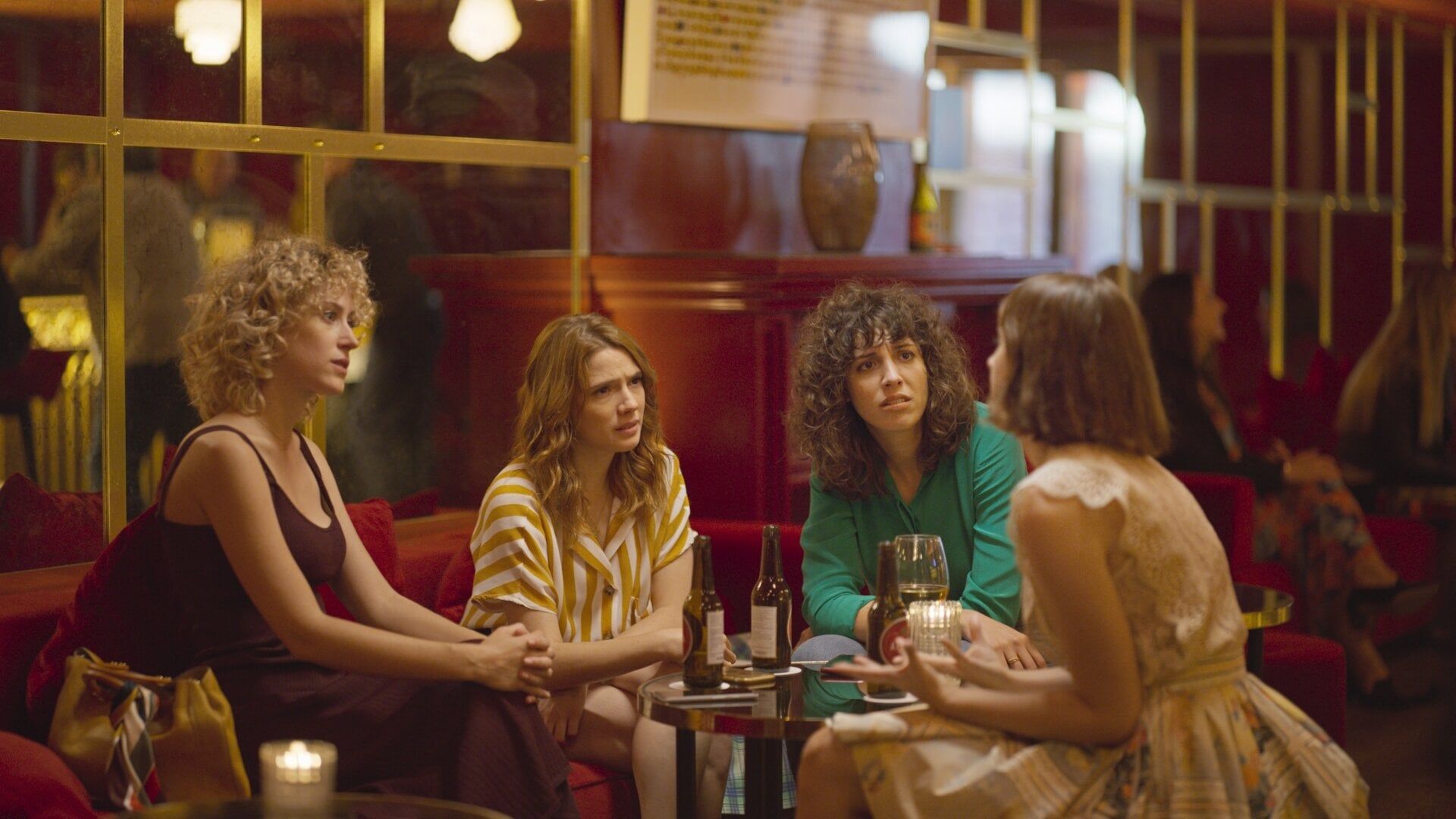 Poster Valeria - Saison 1 - Affiche 5 sur 10 - AlloCiné