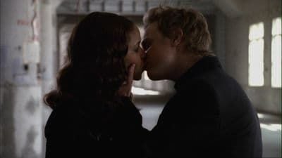 Poster Alias - Saison 2 - Affiche 13 sur 111 - AlloCiné