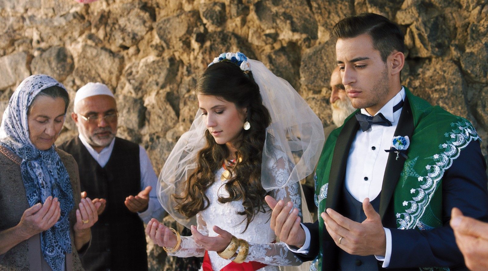 Photo de Burak Ateş - Les Amours de Beyto : Photo Ecem Aydın, Burak ...