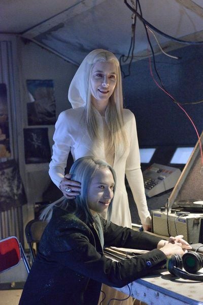 Defiance : Defiance : Photo Jaime Murray, Jesse Rath - 167 sur 219 ...