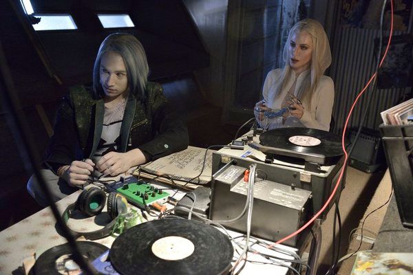 Defiance : Defiance : Photo Jaime Murray, Jesse Rath - 166 sur 219 ...