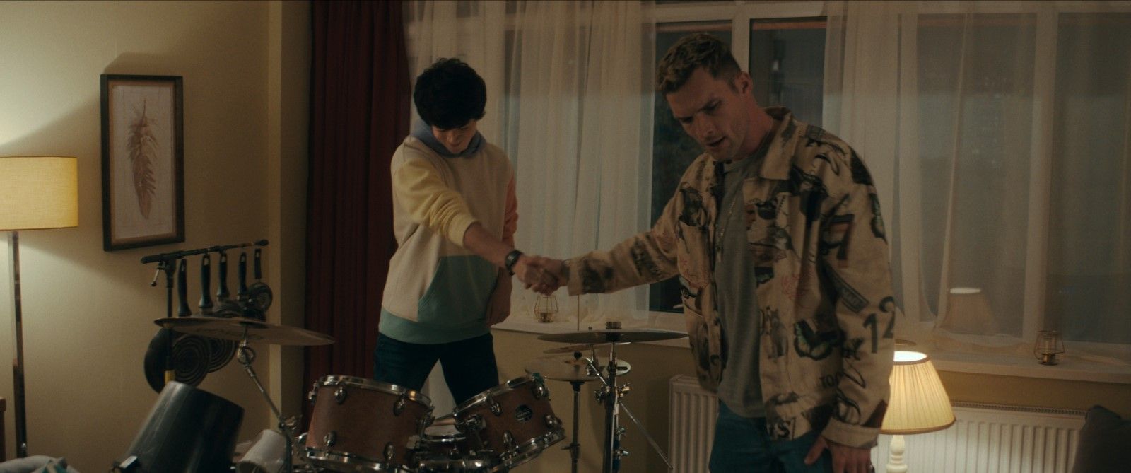 Photo de Leo Long - Avant, j'étais célèbre : Photo Ed Skrein, Leo Long ...