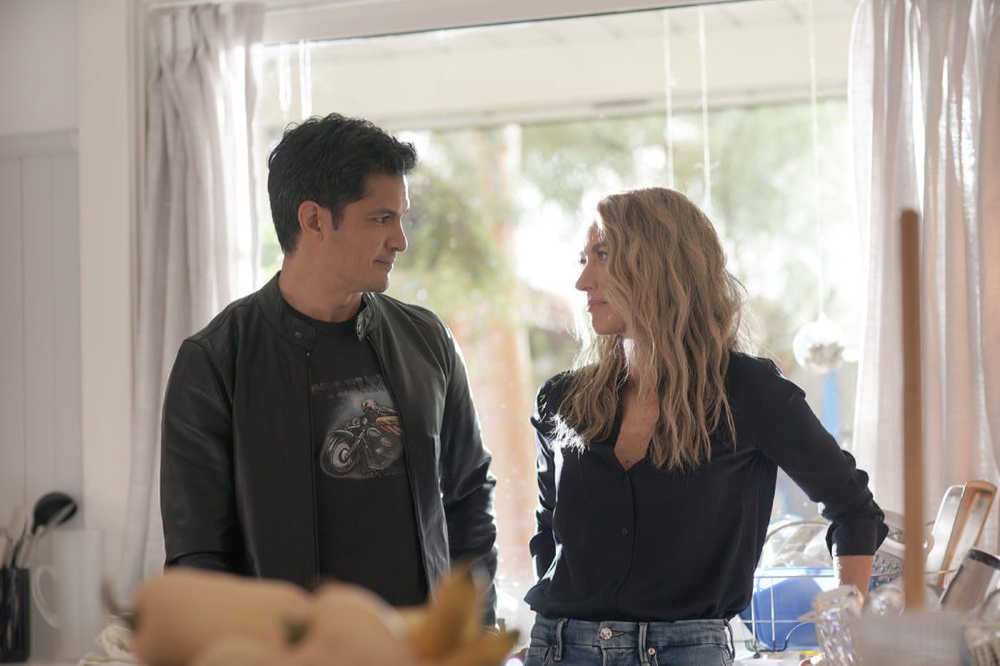 La Brea : La Brea : Photo Natalie Zea, Nicholas Gonzalez - 19 sur 57 ...