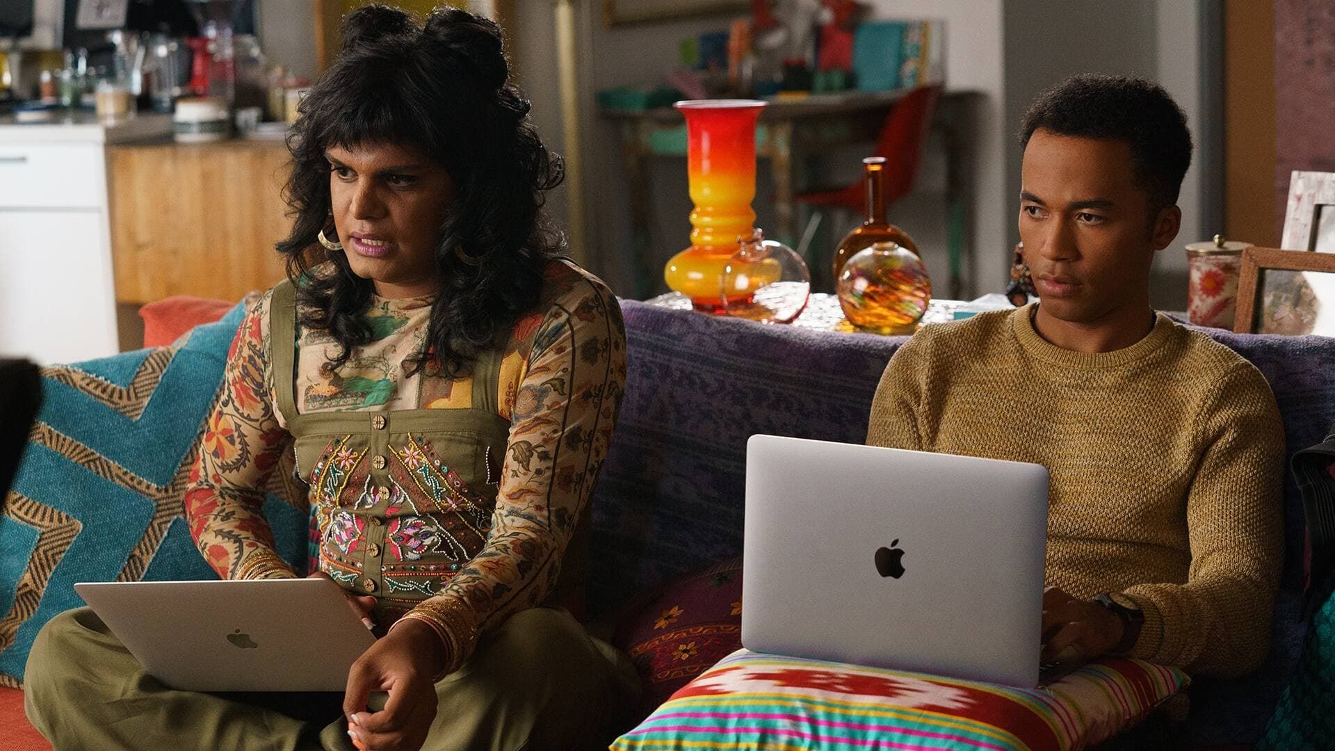 Poster Sort Of saison 2 - Affiche 5 sur 19 - AlloCiné