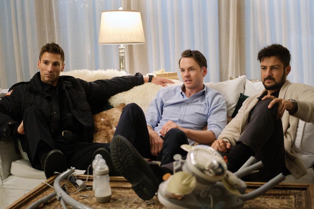 Photo de Tyler Hynes - Trois frères, Noël et un couffin : Photo Andrew ...