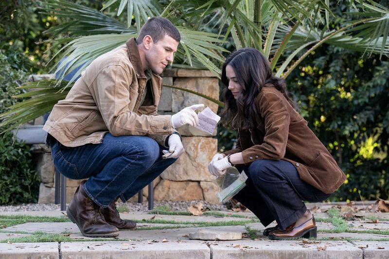 Photo de Mariel Molino - NCIS: Origins : Photo Austin Stowell, Mariel ...