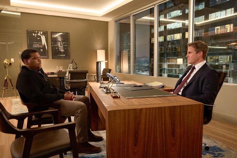 Photo de Troy Winbush - Suits: L.A. : Photo Stephen Amell, Troy Winbush ...
