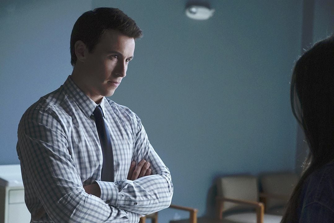 Photo de Huw Collins - Pretty Little Liars : Photo Huw Collins - Photo ...