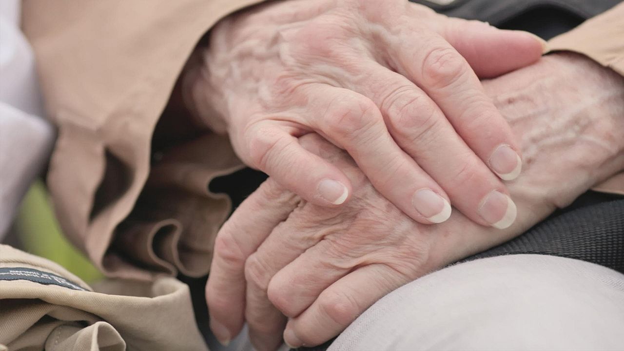 Poster saison 1 - Affiche 17 sur 63 - AlloCiné