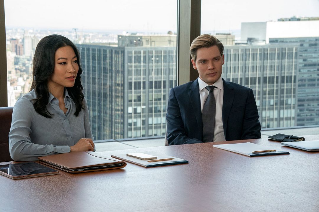 Plan de carrière : Plan de carrière : Photo Dominic Sherwood, Arden Cho - 8 sur 24 - AlloCiné
