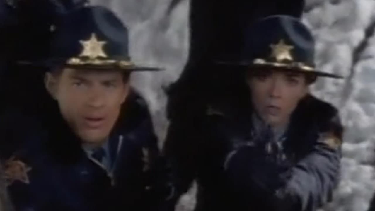 Poster saison 2 - Affiche 54 sur 89 - AlloCiné