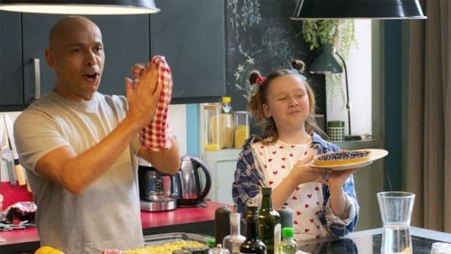 Poster Week-end Family saison 1 - Affiche 3 sur 21 - AlloCiné