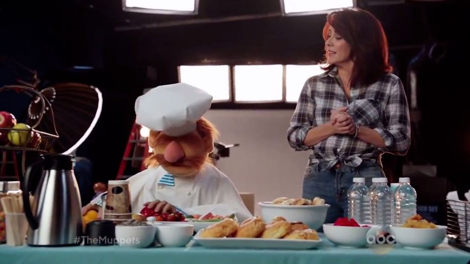 The Muppets - TEASER VO "The Swedish Chef Cooks with Patricia Heaton ...