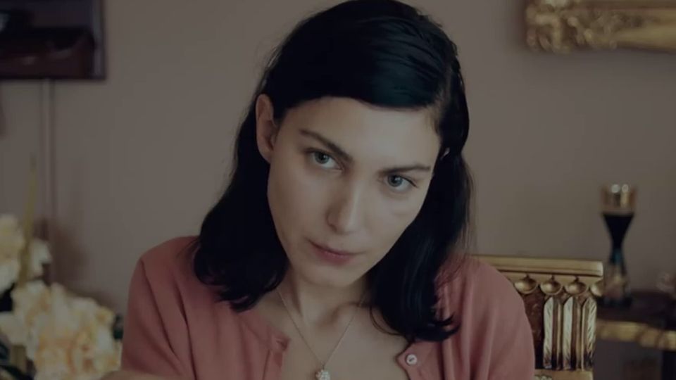 Trailer du film The Charmer - The Charmer Bande-annonce VO - AlloCiné