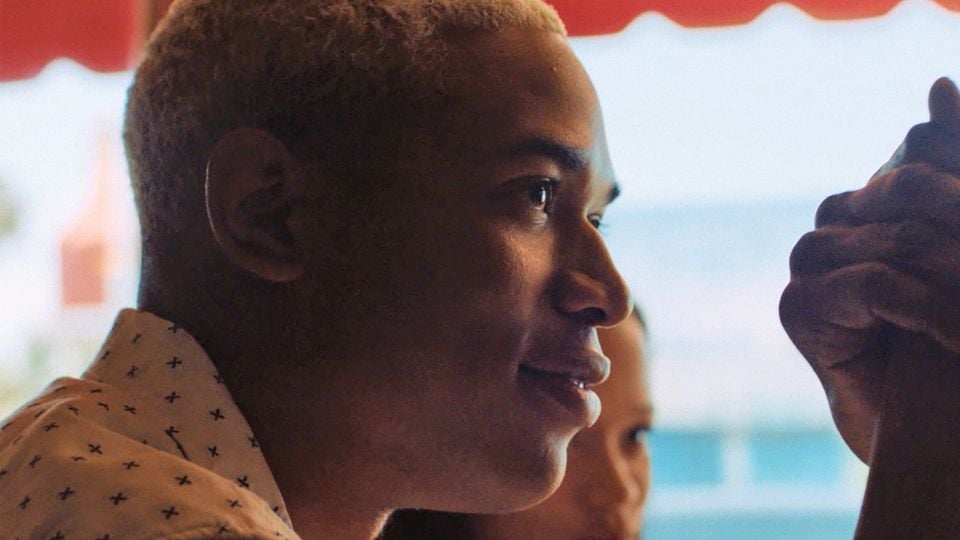 Trailer du film Waves - Waves Bande-annonce VO - AlloCiné